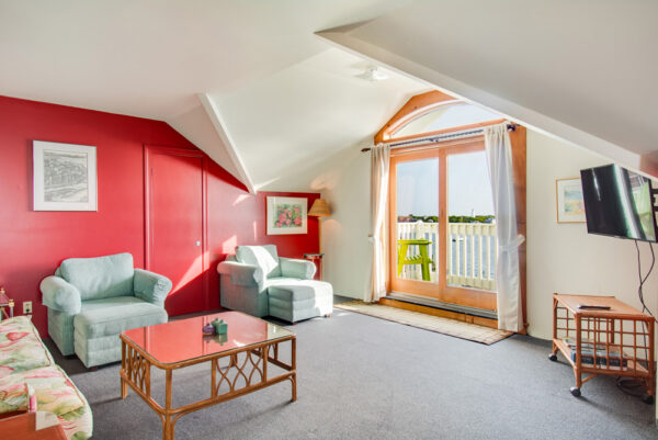 King Bed Suite – Anchorage Inn