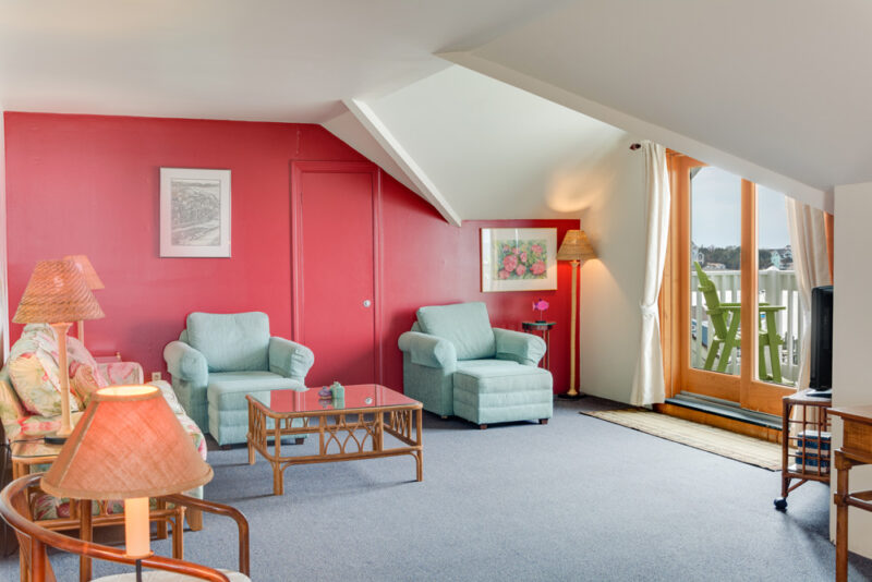 King Bed Suite – Anchorage Inn