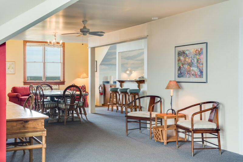 King Bed Suite – Anchorage Inn